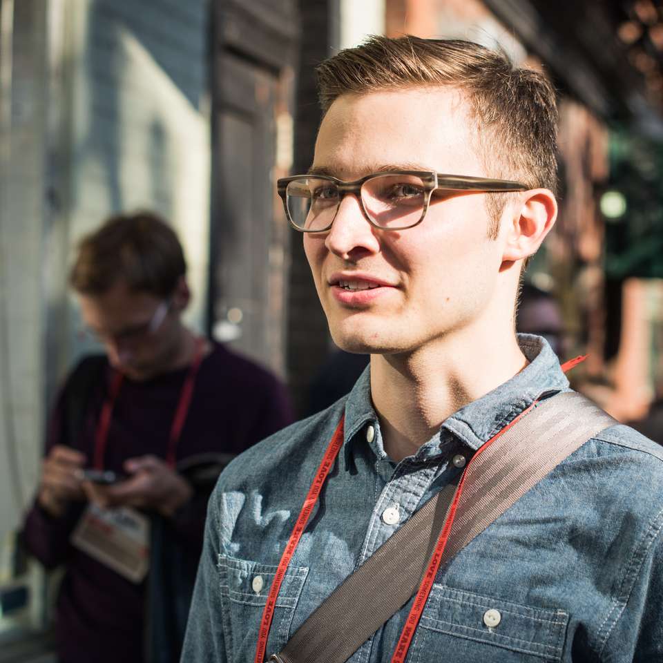 Jonnie Hallman — A photo by Maykel Loomans at The Invisible Dog Art Center — Shoeboxᵅ